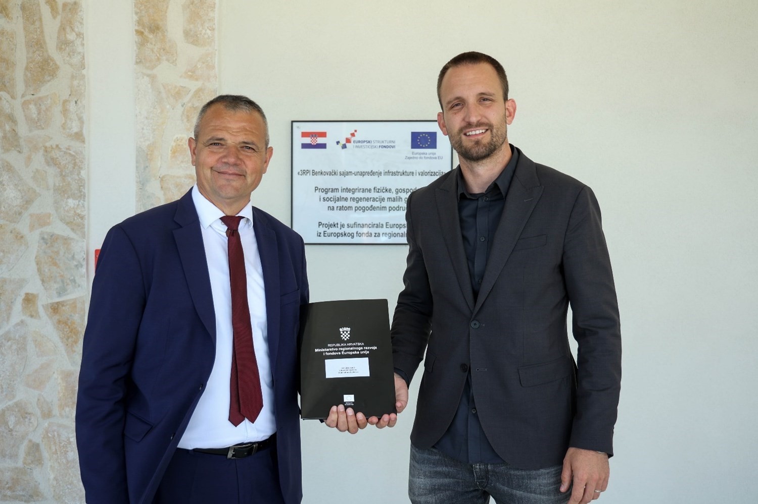 Uručeni novi ugovori iz programa Ministarstva regionalnoga razvoja i ...